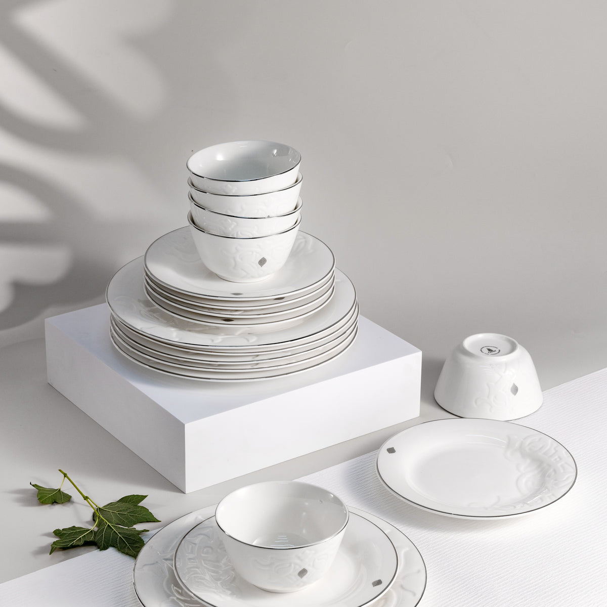Naqsh - Dinner Set (18-Pc) - White & Silver – Otantik Home